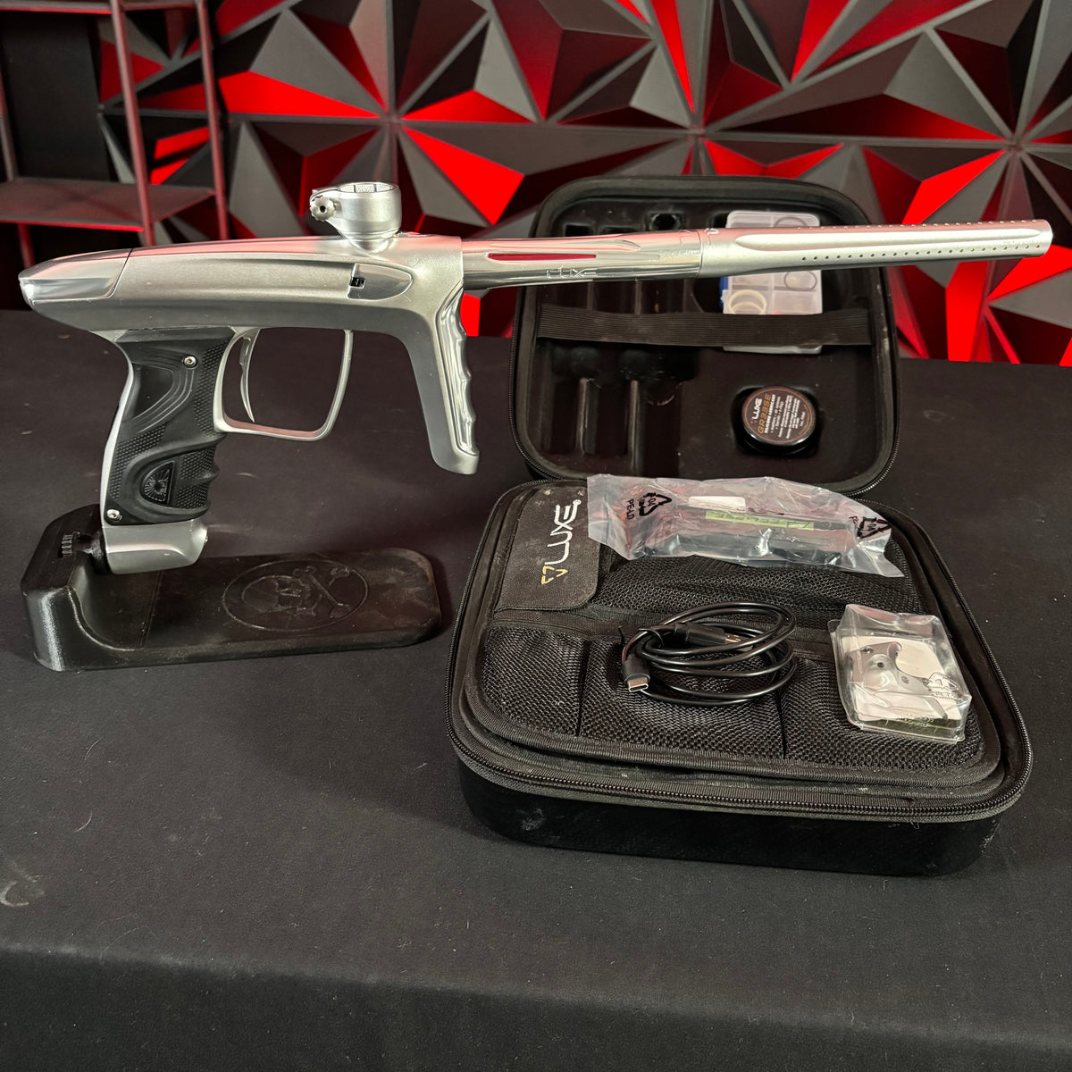 Used DLX Luxe TM40 Paintball Gun - Dust Silver/Gloss Silver w/Infamous