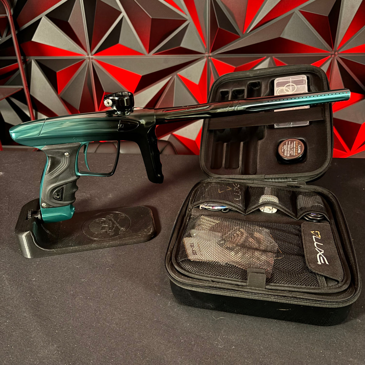 Used DLX Luxe TM40 Paintball Gun - Emerald/Black Fade