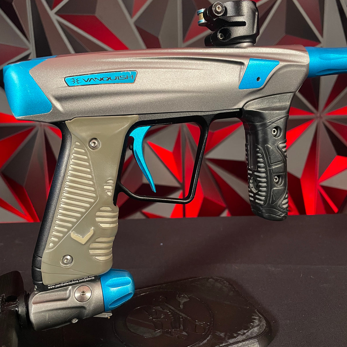 Used Empire Vanquish GT Paintball Marker - Blue/Black w/v16 Engine