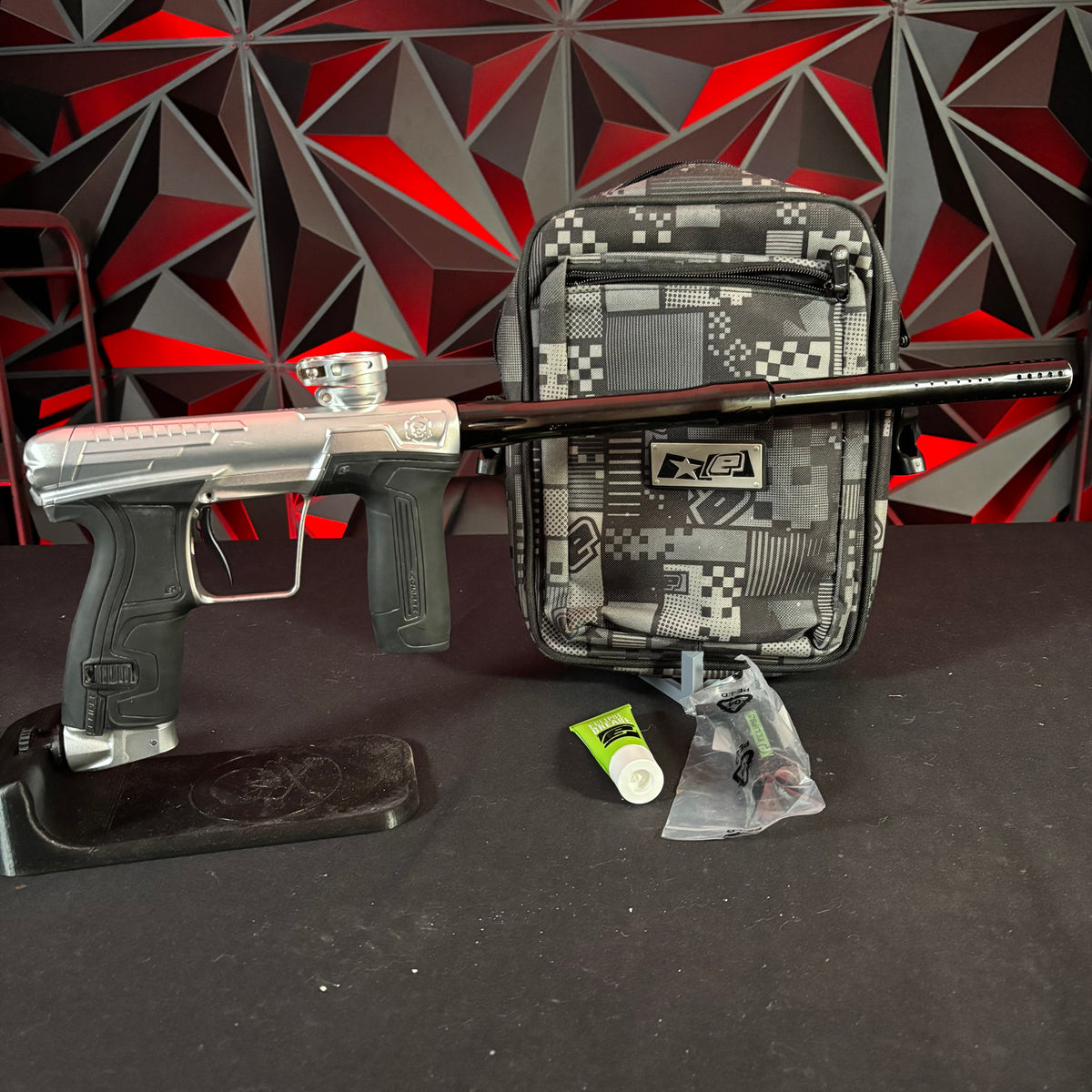 Used Infamous/Planet Eclipse CS2 Paintball Gun - Pure Silver w/ Dye UL