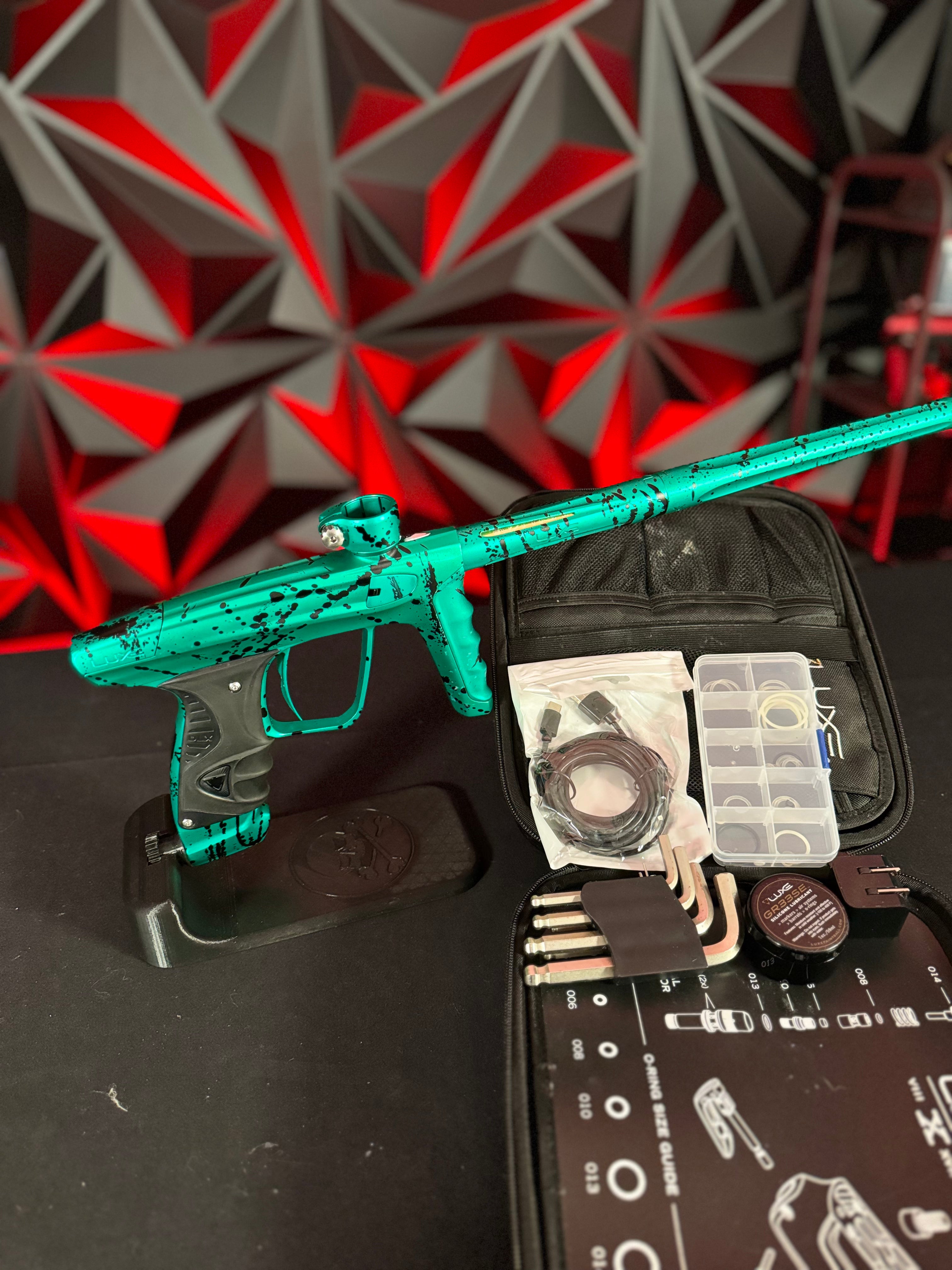 Used DLX Luxe X Paintball Gun - Green Splash – Punishers Paintball