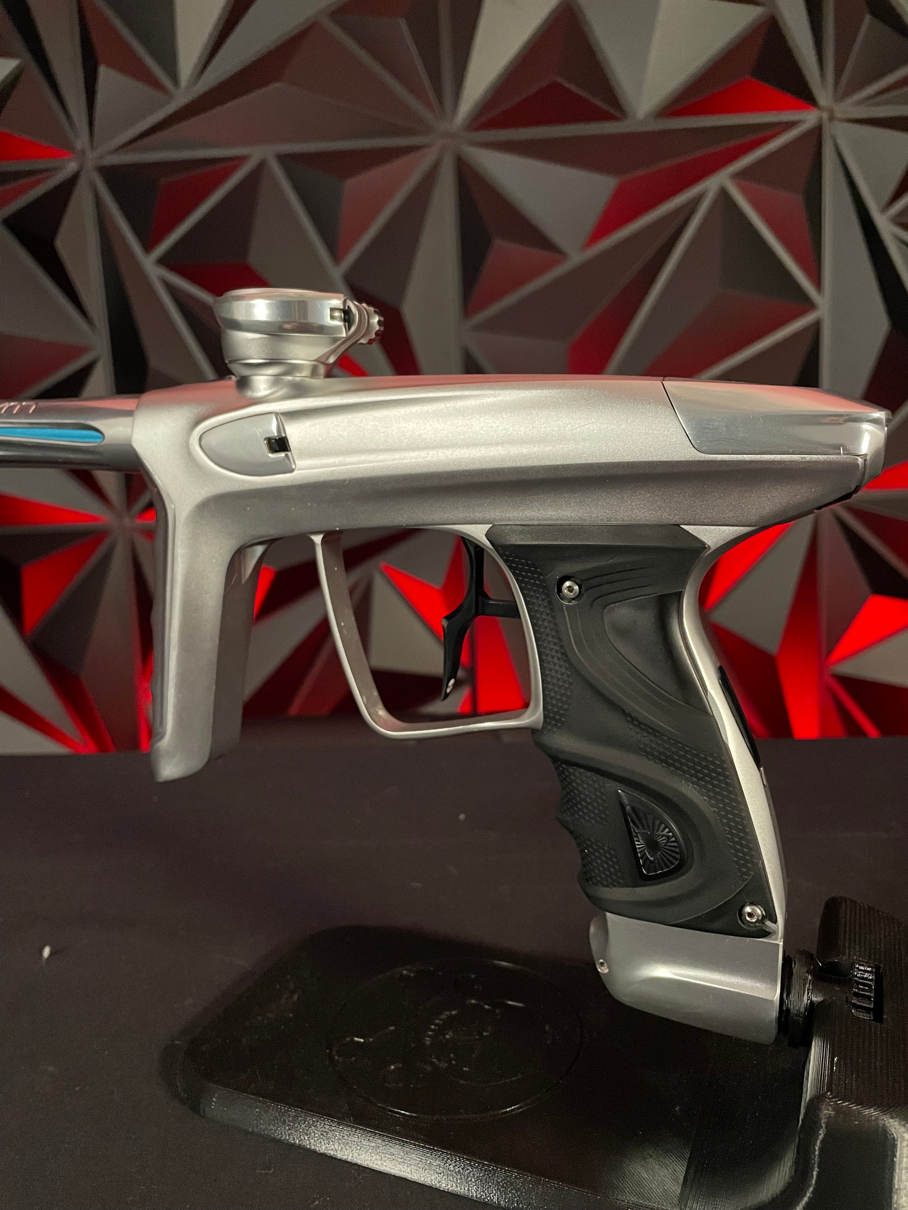 Used DLX Luxe TM40 Paintball Gun - Dust Silver/Gloss Silver