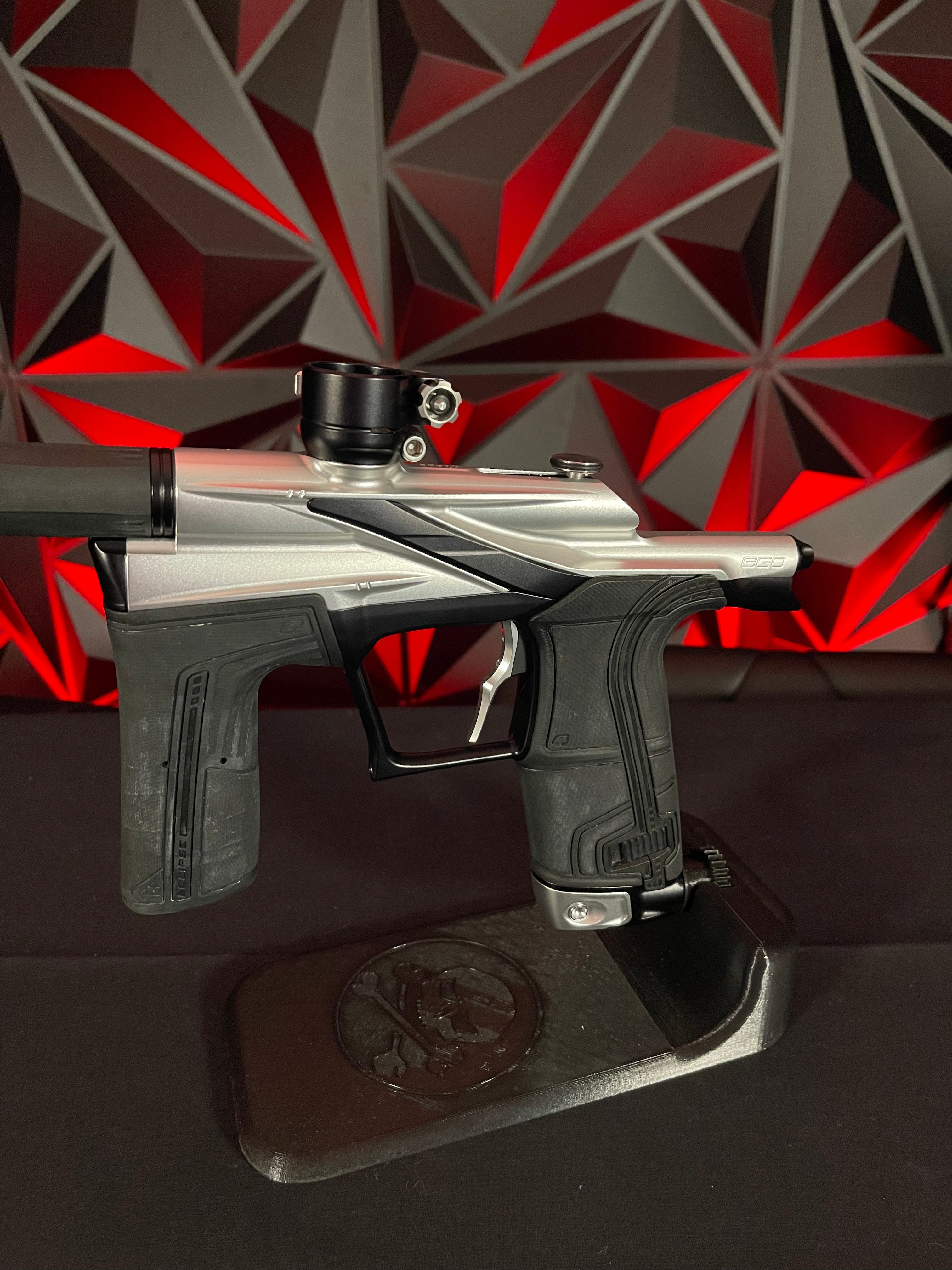 Used Planet Eclipse LV2 Paintball Gun - Silver/Black w/ Infamous Deuce