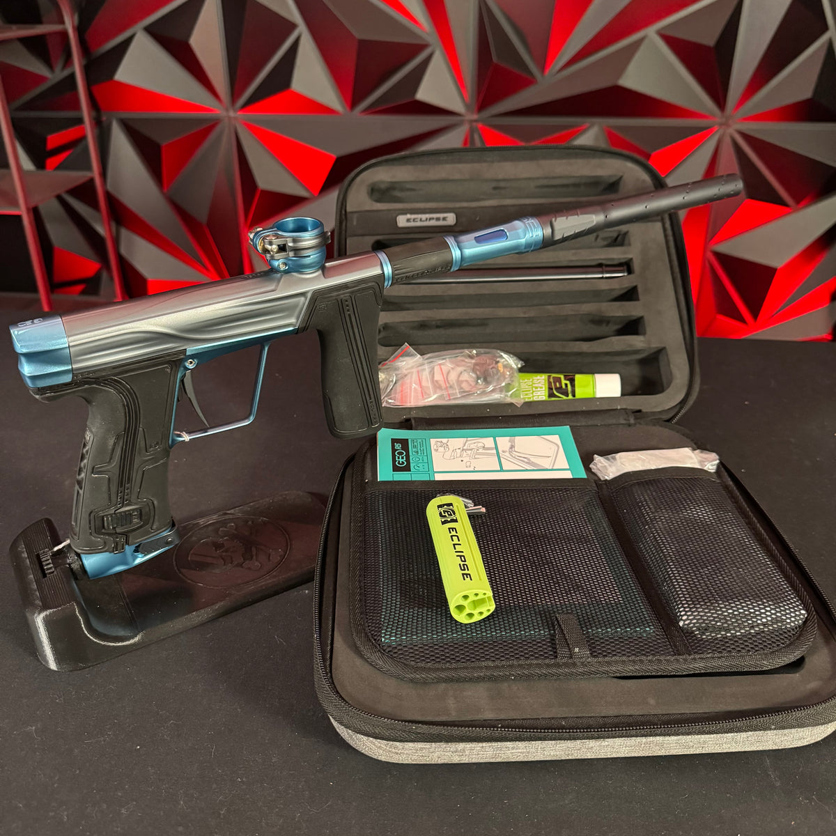 Used Planet Eclipse Geo R5 Paintball Gun - Graphite/Electric Blue