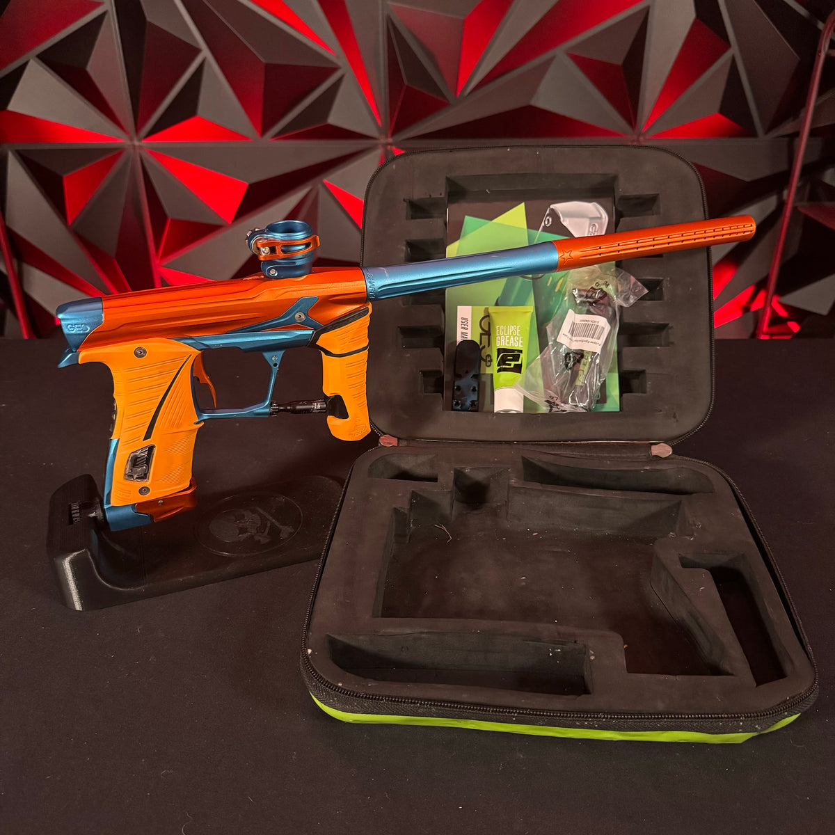 Used Planet Eclipse Geo 3.5 Paintball Gun - Orange/Blue