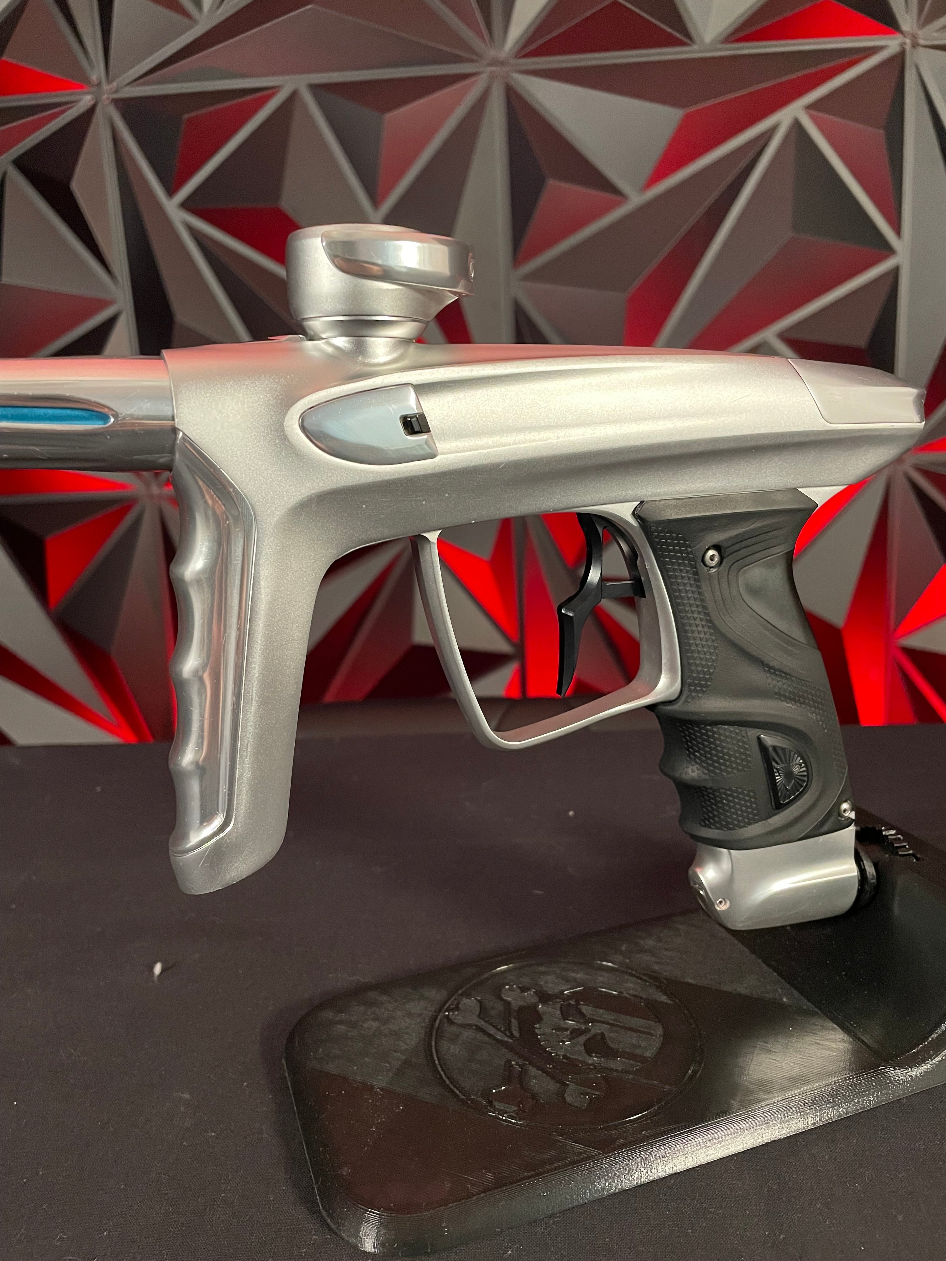 Used DLX Luxe TM40 Paintball Gun - Dust Silver/Gloss Silver