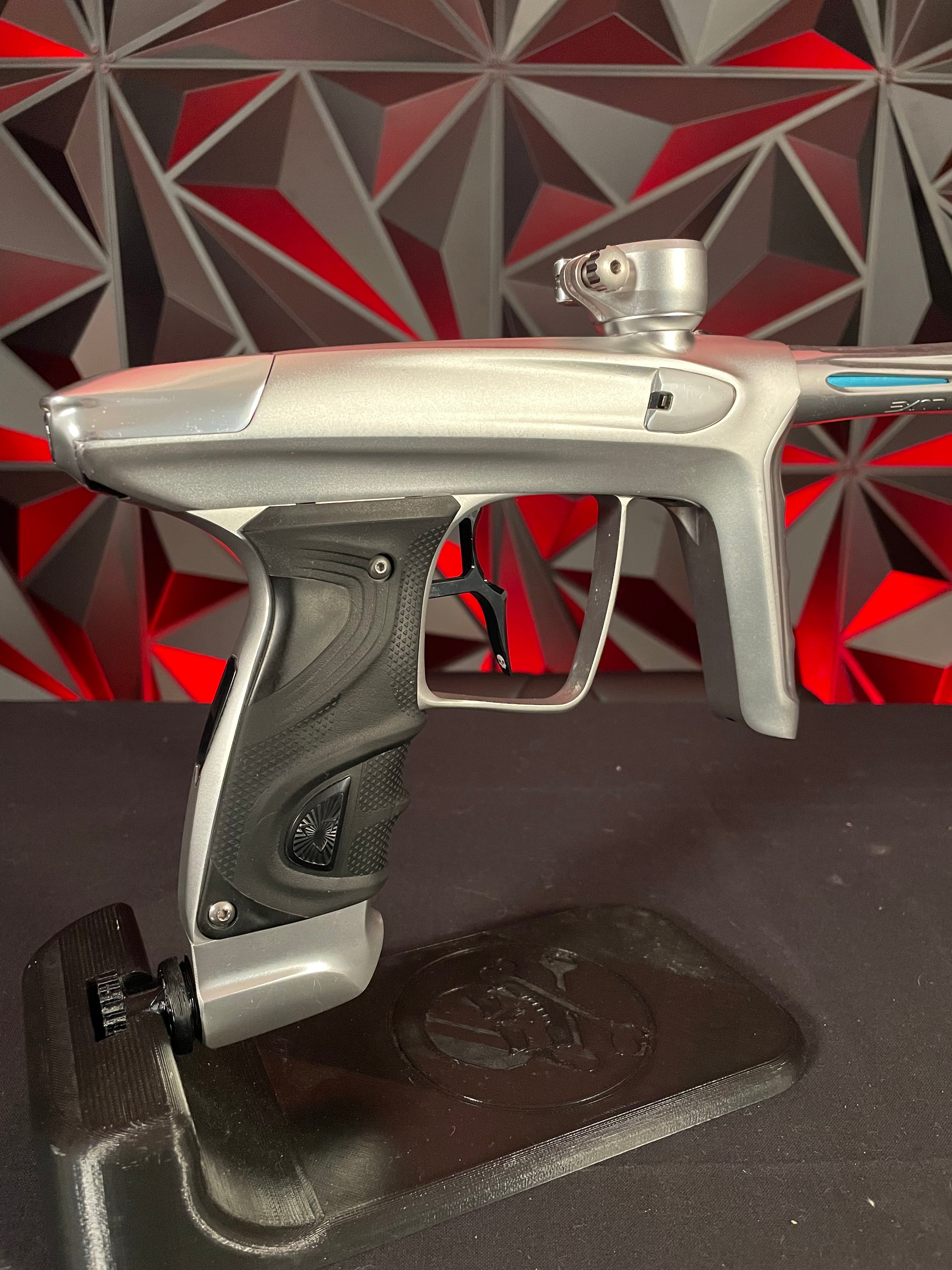 Used DLX Luxe TM40 Paintball Gun - Dust Silver/Gloss Silver