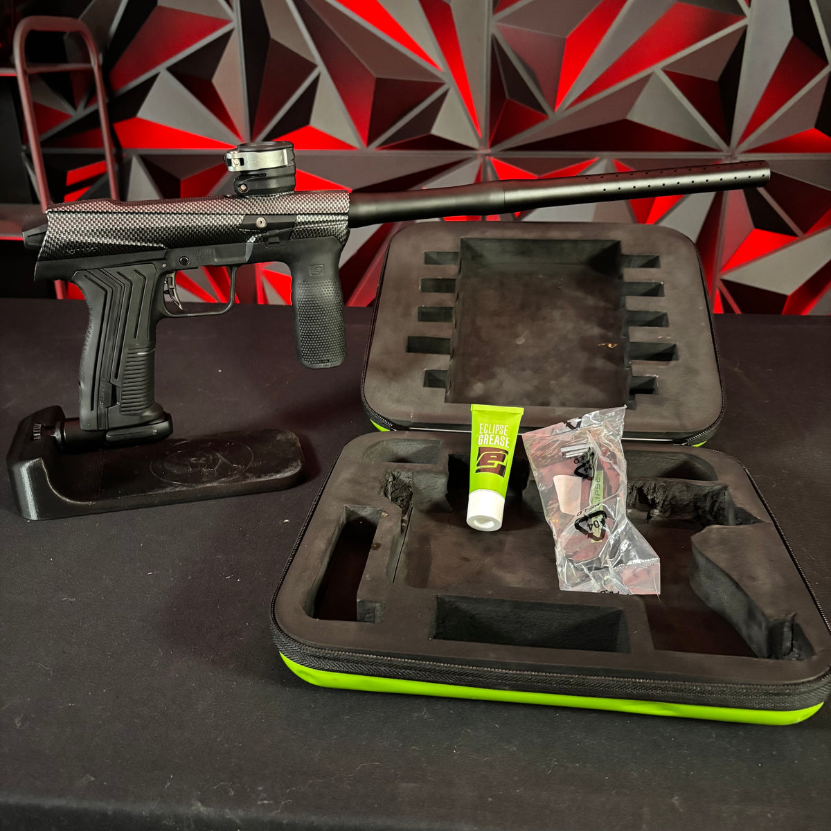 Used Planet Eclipse Emek 100 Paintball Gun - Black w/Carbon Fiber Body