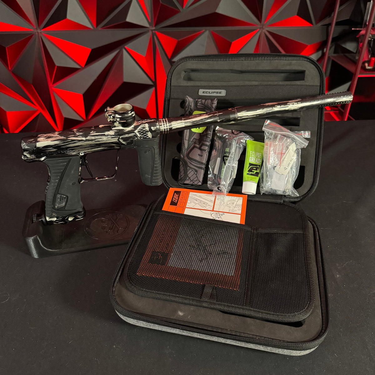 Used Planet Eclipse/Infamous 180r Paintball Gun - Black/White Wash