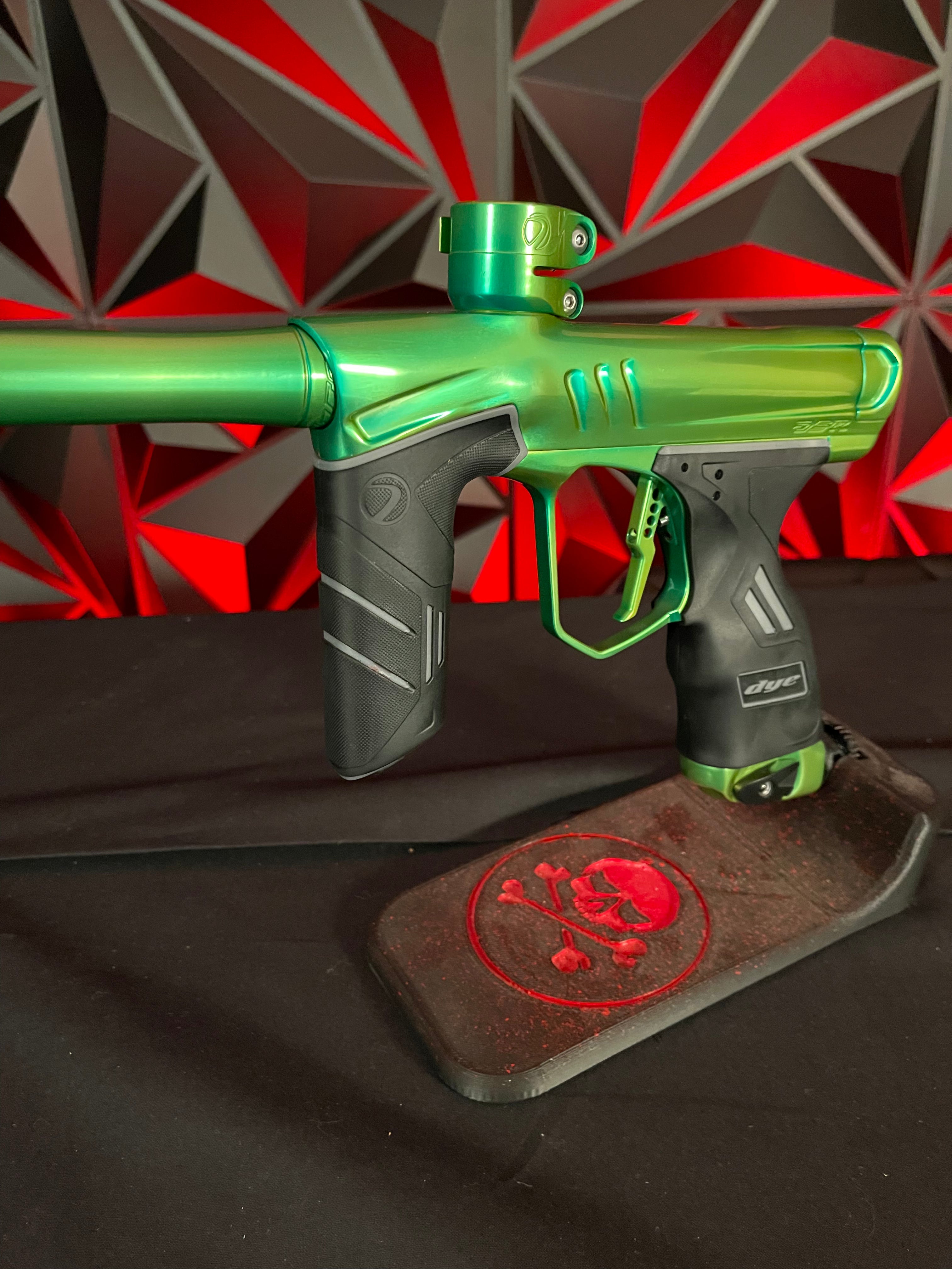 Used Dye DSR+ Paintball Gun - LVL Up Chromatic Green 1 of 1 Anno w/ IM